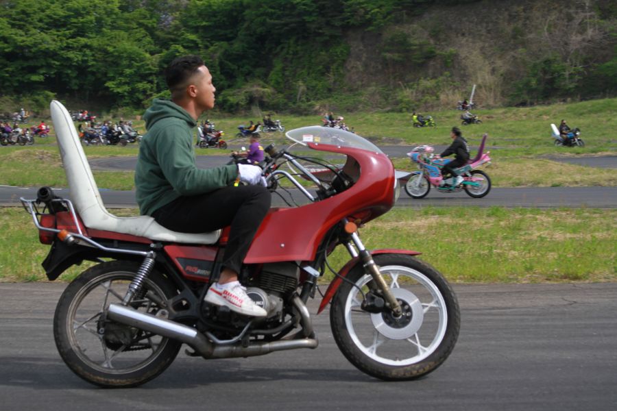 【サンパチ】マニア多し！NM5に参戦したスズキの2stはこだわりのカスタムがカッコよすぎた！【RD】