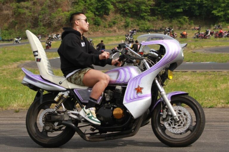 【XJR400】カスタム派も純正派もいる現行車XJRの進化がヤバすぎる！【NM5】